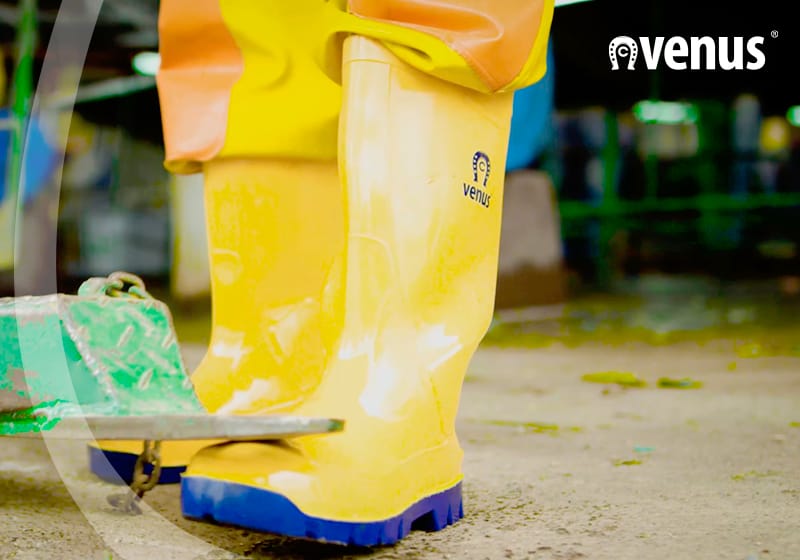 ¿Qué son las botas de punta de acero y cuándo se deben usar?